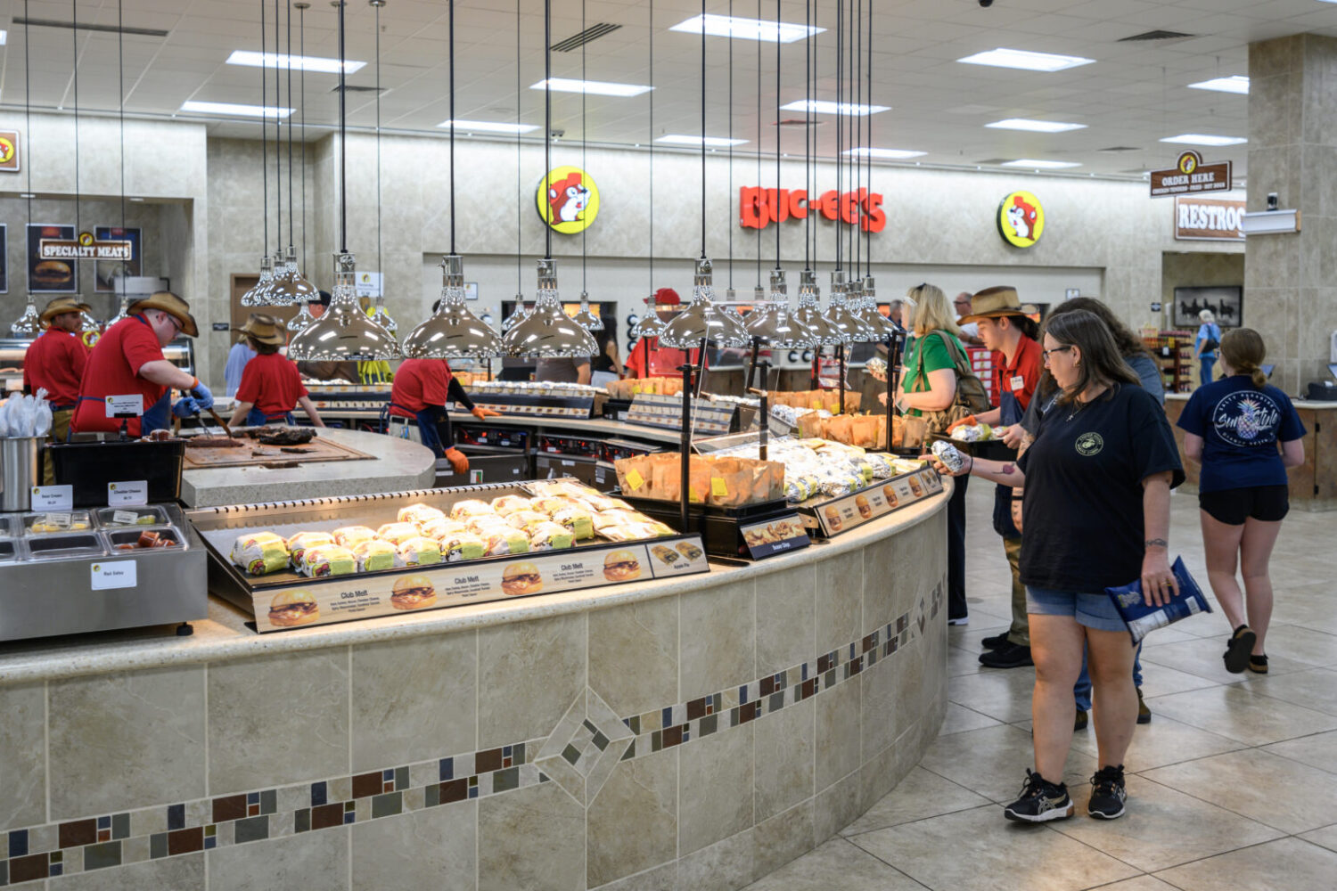 Colorado’s first Buc-ee’s is hosting a hiring event in January - KOSI 101.1