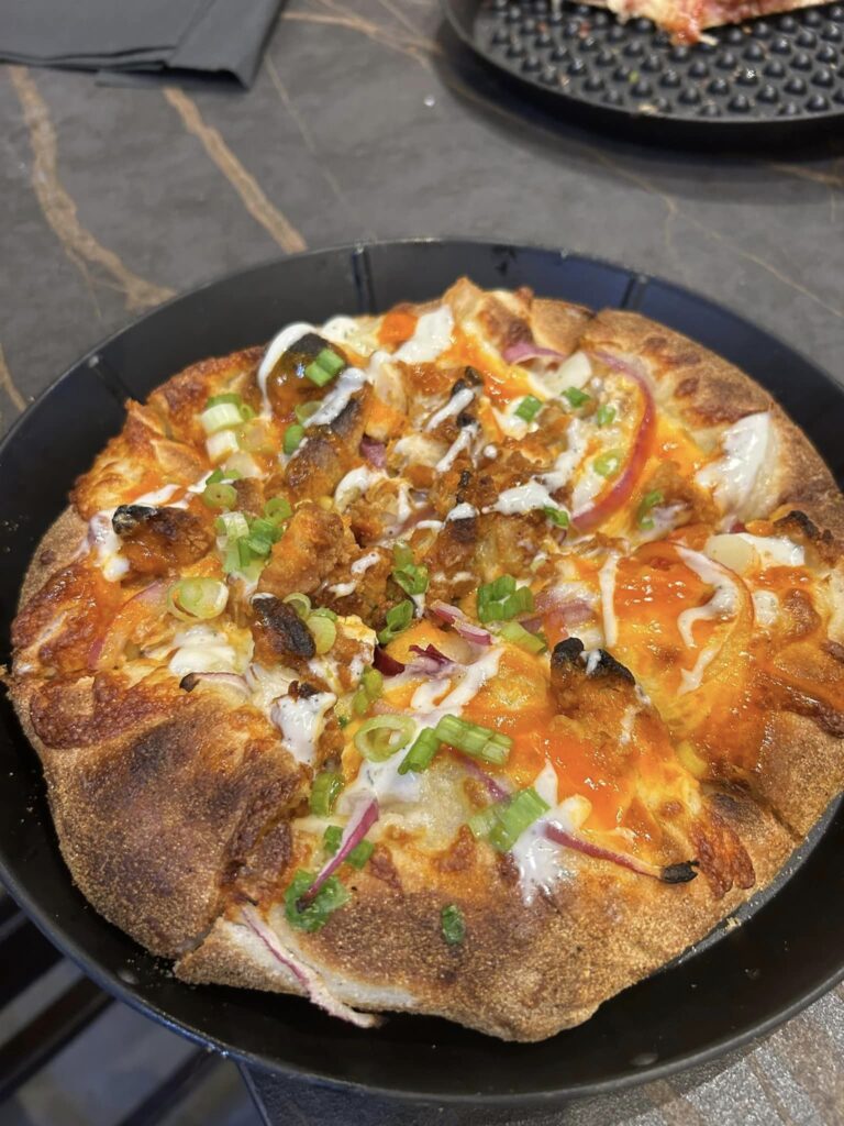 Denver Tech Center gets new pizza place - KOSI 101.1